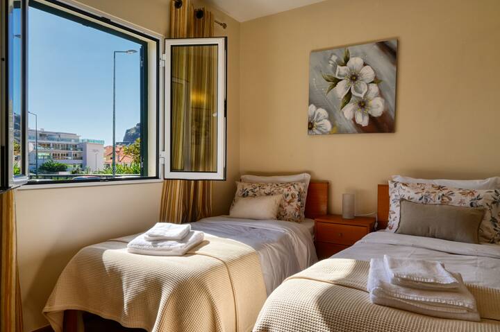 Largo Dos Milagres, A Home In Madeira - Madère