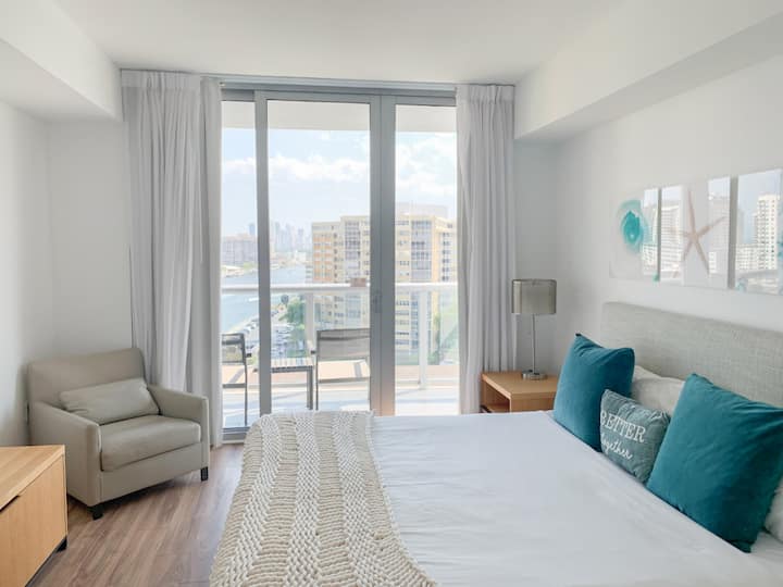 Amazing Apt With Great Views - Aventura, FL