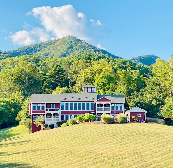 Deep Creek Manor – Sleeps 20, Pool, 5 Acres, 7br - Bryson City, NC