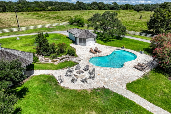 Ultimate Round Top Escape: 3 Homes, Pool, Firepits - Round Top, TX