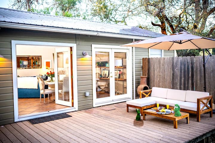 Pet-friendly Chic Soco Bungalow W/ Yard & Parking - Austin, TX