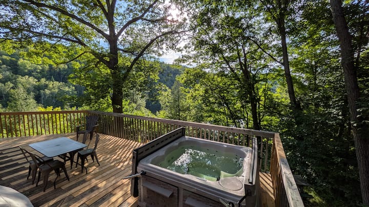 Relax On The Shores Of Charming Lac Mcarthur - Val-des-Monts