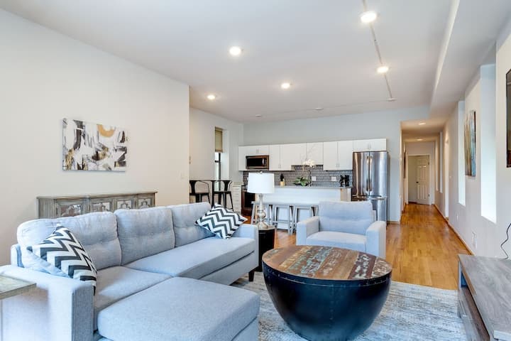 2 Suites, 2 Floors In Downtown Chicago - Chicago