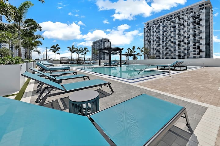 Convenient Stay, Superb Location, Pets Allowed - Doral, FL