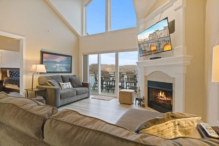 Lakefront Camdenton Condo Near Ha Ha Tonka & Golf! - Camdenton, MO