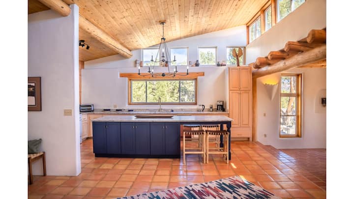 Casa Angel - 3 Bedroom Pet Friendly Home With - Taos Ski Valley, NM