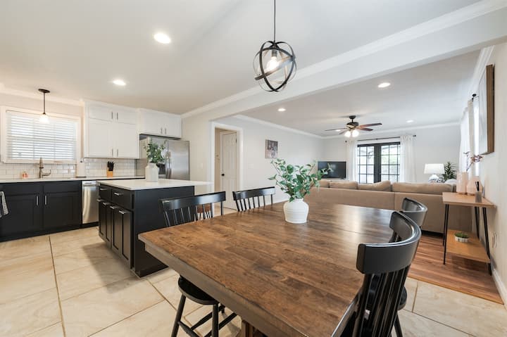 Chic Hidden Gem In The Village - Geronimo, Oklahoma City