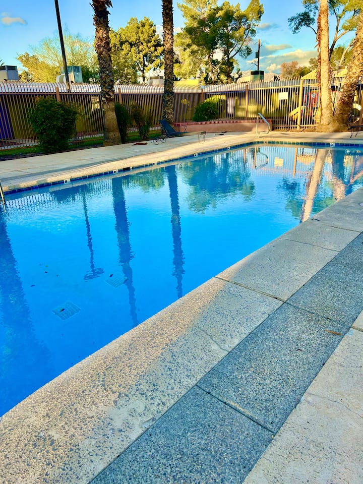 Downtown & Trails Getaway | Pool + Hot Tub Condo - 투손