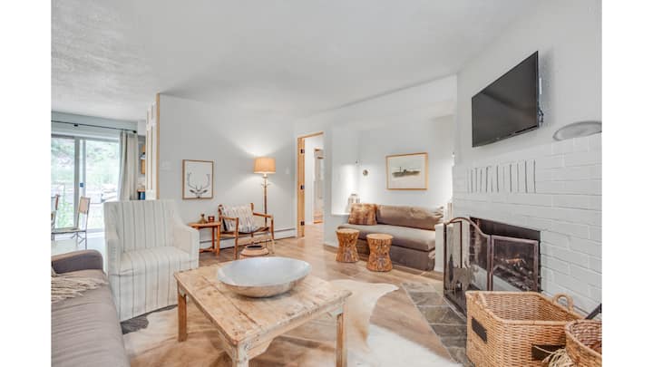 Riverside Retreat 7 At Taos East - Modern Condo - Taos Ski Valley, NM