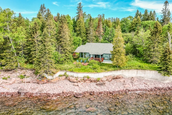 Cedar Allee On Lake Superior In Lutsen, Minnesota - Cascade River State Park, Lutsen