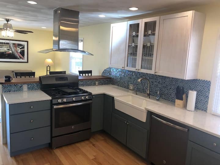 Entire Apartment Close To Downtown - 2 Queen Beds - Springfield, IL