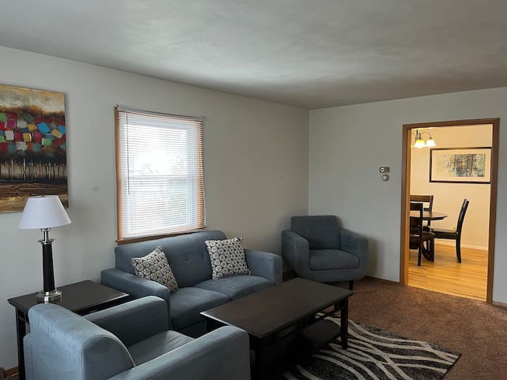 Prime Location, Amazing Unit, Close To Downtown - - Springfield, IL