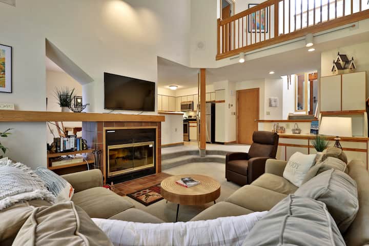 Woods Resort Condo: 2br/2ba: Pool, Spa, Hot Tub. - Killington, VT
