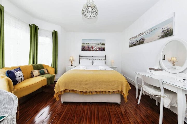 Elegant 3-bedroom House In London - Beckenham