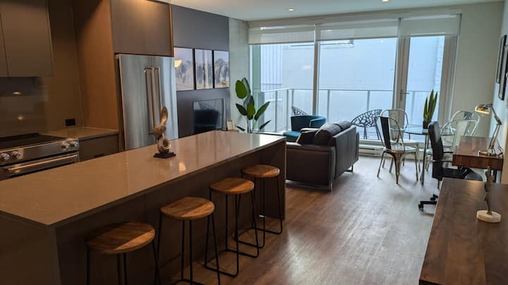 Luxe 1br Apt With Balcony Near Johnson Street - Victoria, Canada