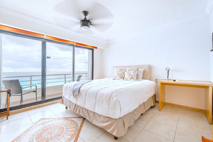 Cancun Beachfront Townhouse | 3 Pools & Views - Cancún