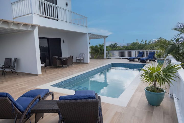 Breezy Escape With Shared Pool & Easy Beach Access - Quần đảo Turks & Caicos
