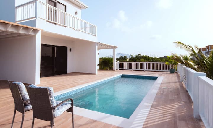 Family-ready, Fully Equipped Grand Villa With Pool - Turks and Caicos Islands