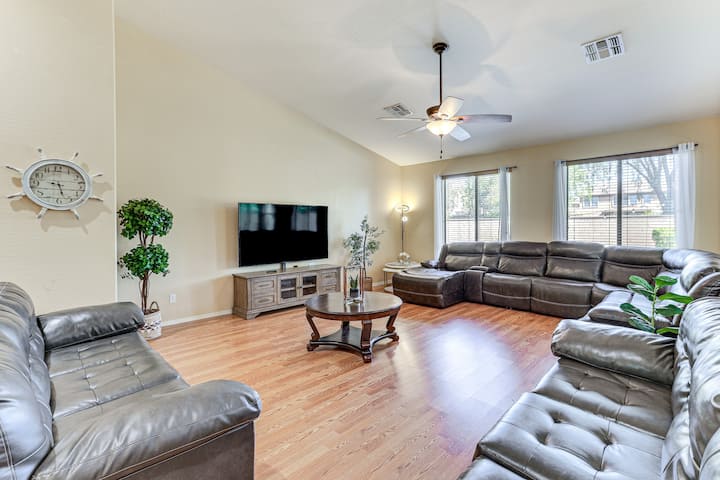 4 Mi To Surprise Stadium: Home W/ Patio! - Surprise, AZ