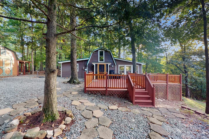 Dog Friendly Cabin With Deck & Stunning View - Ellijay, GA