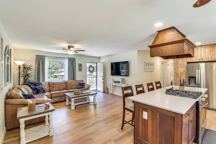 Near Woodland Lake Park: Home W/ Fire Pit! - Pinetop-Lakeside, AZ