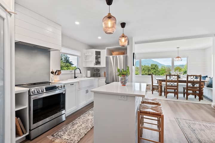 Downtown Tofino Bungalow-tonquin, Restaurants, Tou - Tofino