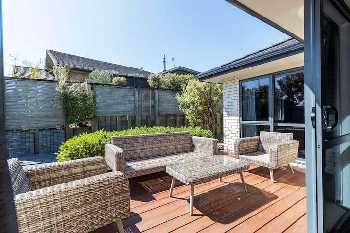 Executive Home With Spa Pool | Ride To The Forest - Rotorua