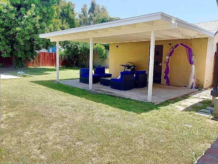 Pet Friendly Huge Yard, Bikes Pool Table - Buena Park, CA