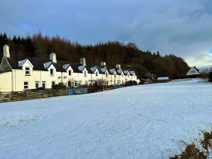 10 Cairnbaan- Cosy Cottage, Sleeps 6, Crinan Canal - Lochgilphead
