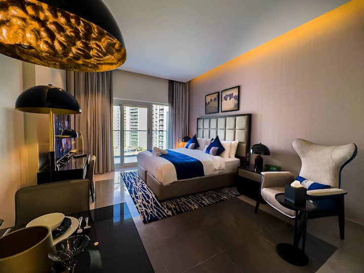 Cozy Studio With City & Pool Views In Business Bay - Dubai