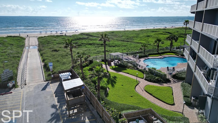 Fun Beachfront * Heated Pool * Awesome Location - Port Isabel, TX