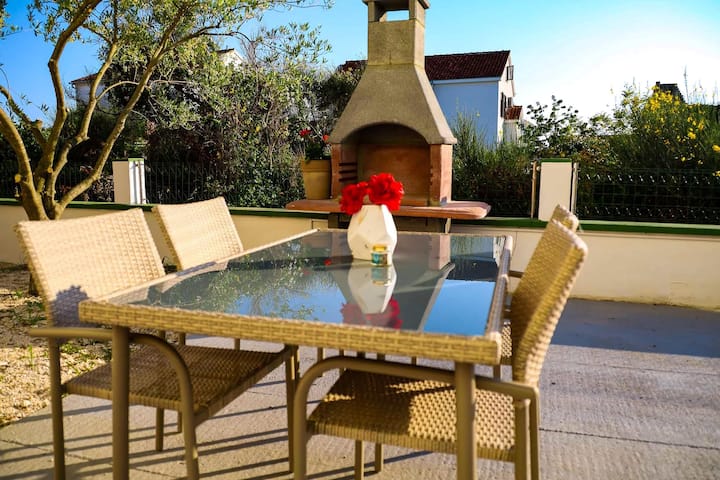 Ferienwohnung Mit Balkon, Meerblick, Pool Und Bbq - Dugi otok