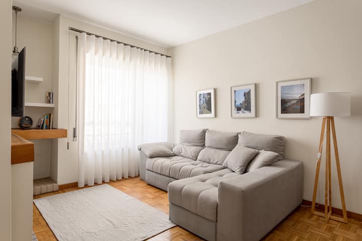 Stylish City Centre Flat With Parking - Labruge