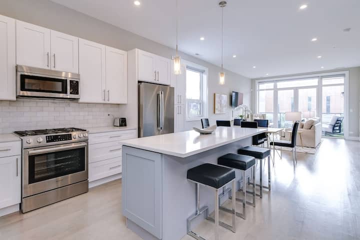Stunning Condo #2 - Downtown River North! - Chicago, IL
