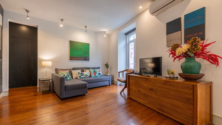 Chiado Center 1bdr Flat By Lovelystay - Lisbon