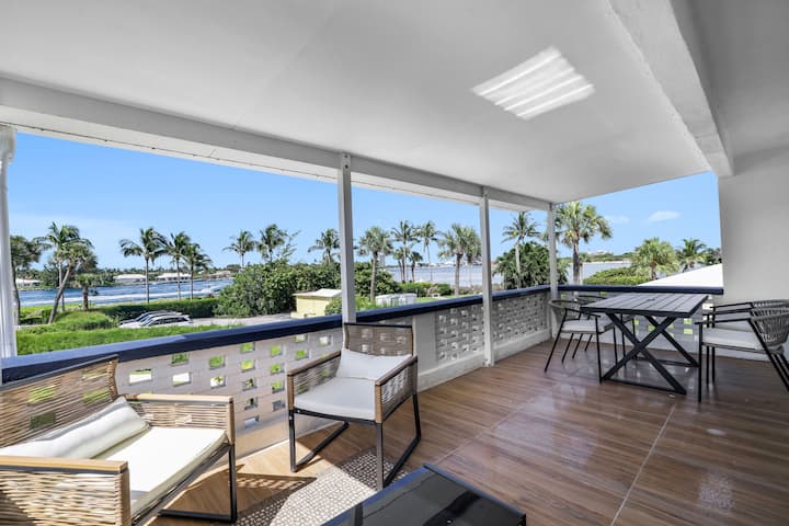 Pelican Oceanview 2 Bed 1 Bath Condo - North Palm Beach, FL