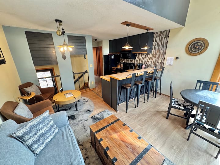 Lutsen Ski-in/ski-out Townhome | Pool, Gym, Sauna - Lutsen, MN