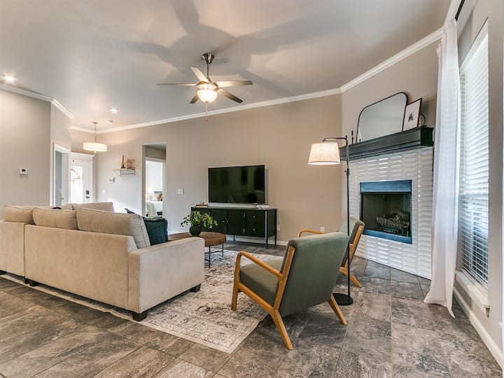 Luxury Living Without The Commitment - Edmond, OK