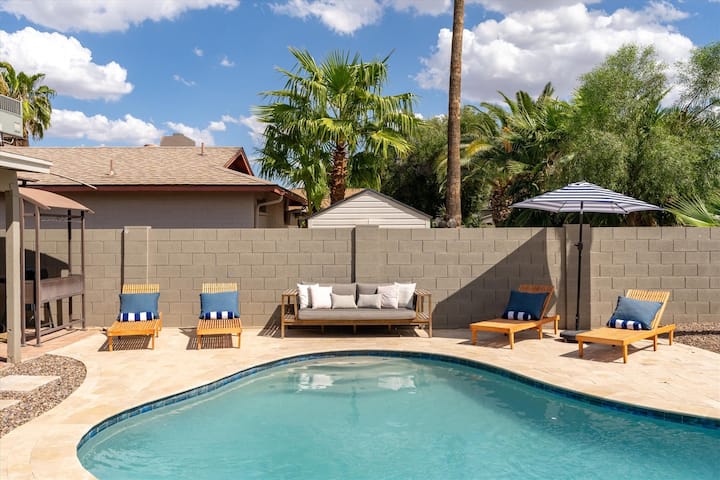 4br/2ba Glendale Getaway W/ Pool & Hot Tub - Glendale