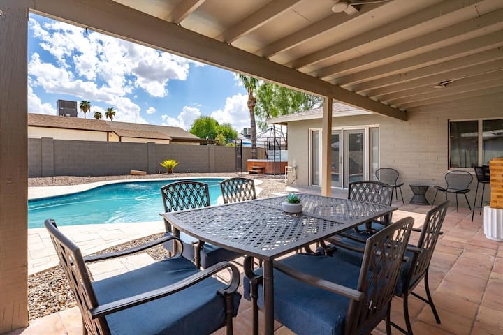 4br/2ba Glendale Getaway W/ Pool & Hot Tub - Glendale, AZ