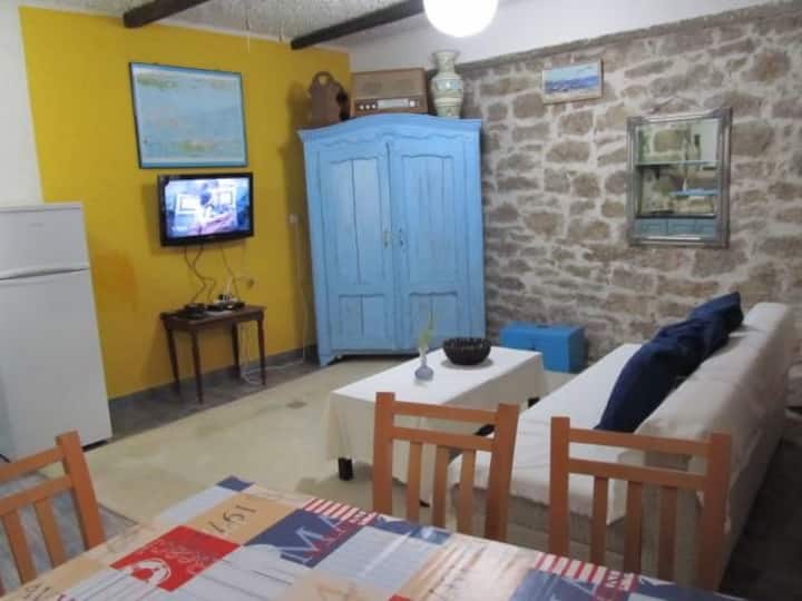 Große Wohnung In Betina Mit Terrasse Und Whirlpool - Tisno