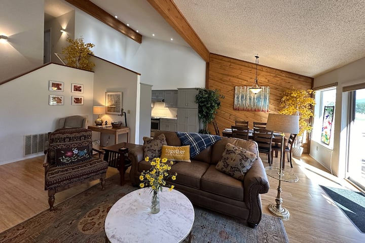 Spacious Condo W/ Fireplace, Deck, Mountain Views - Pagosa Springs, CO