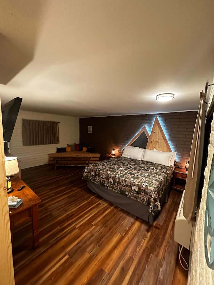 Wanderlust Retreat - King Bed Studio - Room 206 - Pinetop-Lakeside, AZ