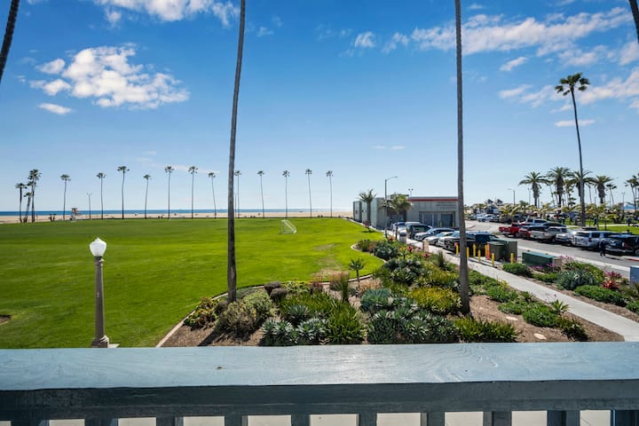 Beachfront In Newport With Private Balcony - Newport Beach, CA