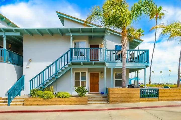 Beach Bliss In Newport With Private Balcony - Newport Beach, CA