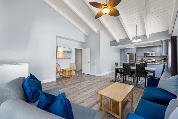 Balboa Peninsula Hidden Gem With Balcony - Newport