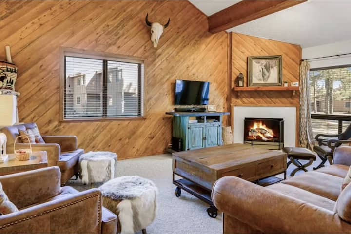 Cozy Uptown Condo W/ Fireplace, Patio, Shop & Dine - Pagosa Springs, CO