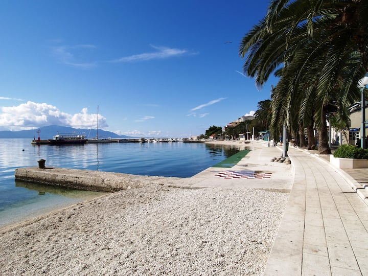 Gesamte Wohnung In Gradac Mit Möbliertem Balkon - Podaca