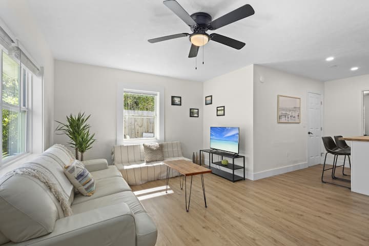 Cozy| Near Ami | Patio | Bbq | Tv - Anna Maria Island, FL