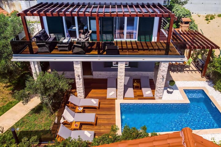 Haus In Stanići Mit Grünem Garten - Omiš